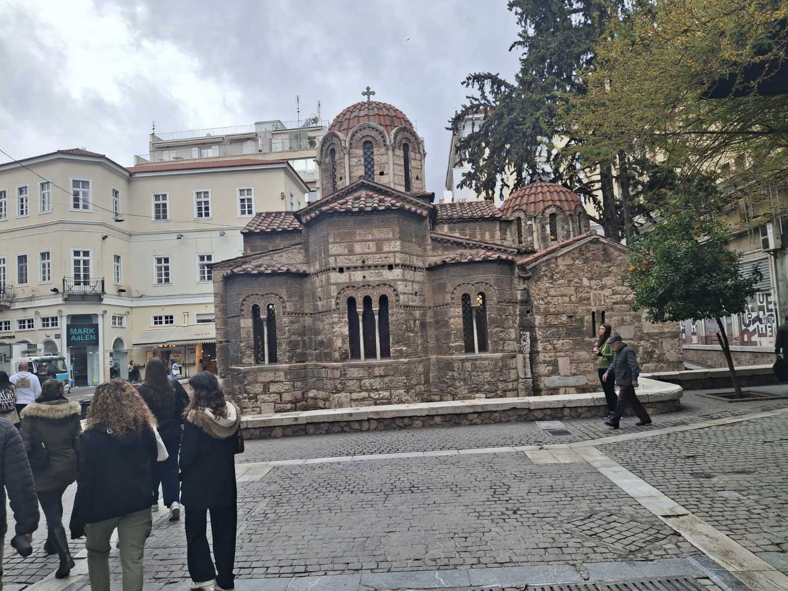Περίπατος στην Καπνικαρέα / Εορτή Τριών Ιεραρχών – 3o ΓΕΛ ΓΛΥΦΑΔΑΣ